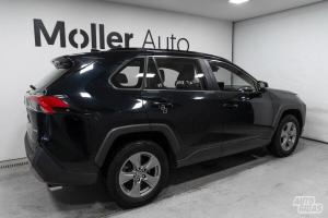 Melns Toyota RAV4 2023 Viļņa, ar dzinēja tilpumu 2.50 L un nobraukumu 155 tūkst. km par 26900 €, foto 4 vietnē AUTOMOTO.COM.LV