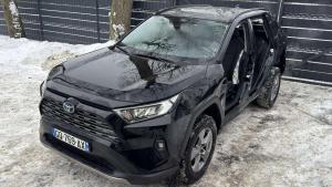 Black Toyota RAV4 2023 in Jonava, with an engine capacity of 2.49 L and mileage of 40 thousand km for 18700 €, photo  on AUTOMOTO.COM.LV