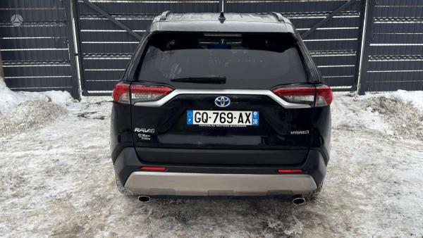 Black Toyota RAV4 2023 in Jonava, with an engine capacity of 2.49 L and mileage of 40 thousand km for 18700 €, photo 6 on AUTOMOTO.COM.LV