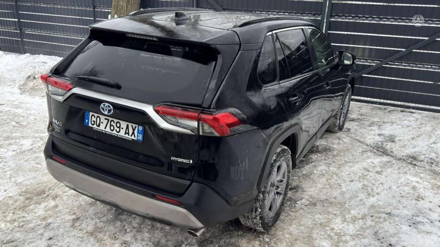 Melns Toyota RAV4 2023 Jonava, ar dzinēja tilpumu 2.49 L un nobraukumu 40 tūkst. km par 18700 €, foto 13 vietnē AUTOMOTO.COM.LV