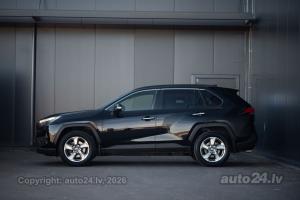 Melns Toyota RAV4 2023 Tallina, ar dzinēja tilpumu 2.50 L un nobraukumu 45 tūkst. km par 41500 €, foto 3 vietnē AUTOMOTO.COM.LV