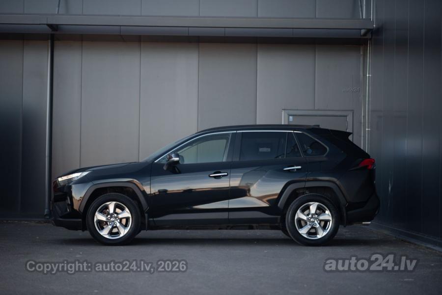 Melns Toyota RAV4 2023 Tallina, ar dzinēja tilpumu 2.50 L un nobraukumu 45 tūkst. km par 41500 €, foto 3 vietnē AUTOMOTO.COM.LV