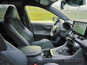 Melns Toyota RAV4 2023 Rīga, ar dzinēja tilpumu 2.50 L un nobraukumu 68 tūkst. km par 41900 €, foto 9 vietnē AUTOMOTO.COM.LV