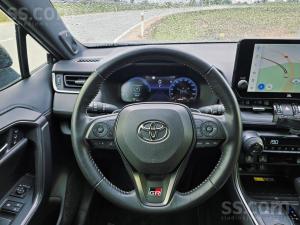 Melns Toyota RAV4 2023 Rīga, ar dzinēja tilpumu 2.50 L un nobraukumu 68 tūkst. km par 41900 €, foto 17 vietnē AUTOMOTO.COM.LV
