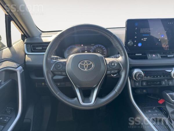 Black Toyota RAV4 2023 in Riga, with an engine capacity of 2.00 L and mileage of 66 thousand km for 26900 €, photo 9 on AUTOMOTO.COM.LV