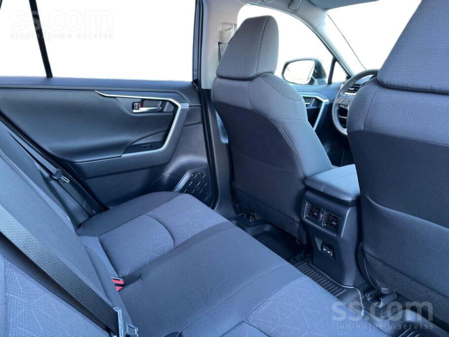 Melns Toyota RAV4 2023 Rīga, ar dzinēja tilpumu 2.50 L un nobraukumu 61 tūkst. km par 34990 €, foto 8 vietnē AUTOMOTO.COM.LV