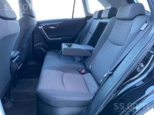 Melns Toyota RAV4 2023 Rīga, ar dzinēja tilpumu 2.50 L un nobraukumu 61 tūkst. km par 34990 €, foto 20 vietnē AUTOMOTO.COM.LV