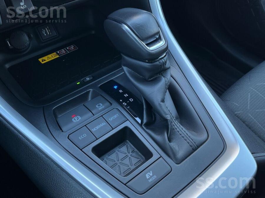 Melns Toyota RAV4 2023 Rīga, ar dzinēja tilpumu 2.50 L un nobraukumu 61 tūkst. km par 34990 €, foto 28 vietnē AUTOMOTO.COM.LV