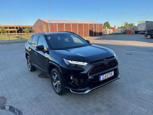 Black Toyota RAV4 2023 in Vilnius, with an engine capacity of 2.49 L and mileage of 115 thousand km for 37800 €, photo 3 on AUTOMOTO.COM.LV