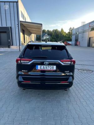 Black Toyota RAV4 2023 in Vilnius, with an engine capacity of 2.49 L and mileage of 115 thousand km for 37800 €, photo 6 on AUTOMOTO.COM.LV