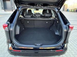 Black Toyota RAV4 2023 in Vilnius, with an engine capacity of 2.49 L and mileage of 115 thousand km for 37800 €, photo 10 on AUTOMOTO.COM.LV