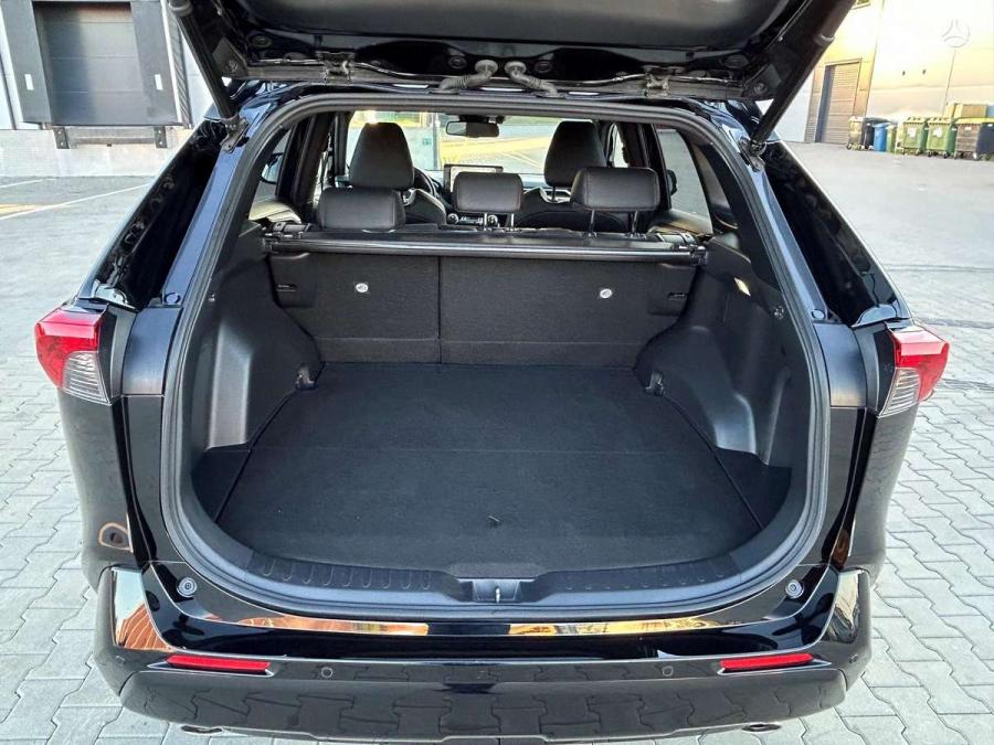 Black Toyota RAV4 2023 in Vilnius, with an engine capacity of 2.49 L and mileage of 115 thousand km for 37800 €, photo 10 on AUTOMOTO.COM.LV