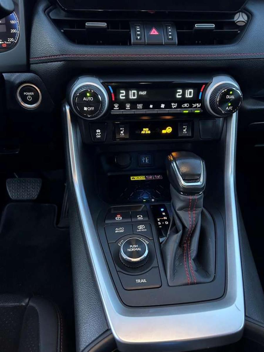 Black Toyota RAV4 2023 in Vilnius, with an engine capacity of 2.49 L and mileage of 115 thousand km for 37800 €, photo 12 on AUTOMOTO.COM.LV