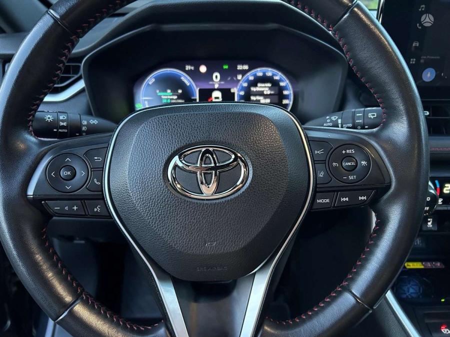 Black Toyota RAV4 2023 in Vilnius, with an engine capacity of 2.49 L and mileage of 115 thousand km for 37800 €, photo 13 on AUTOMOTO.COM.LV