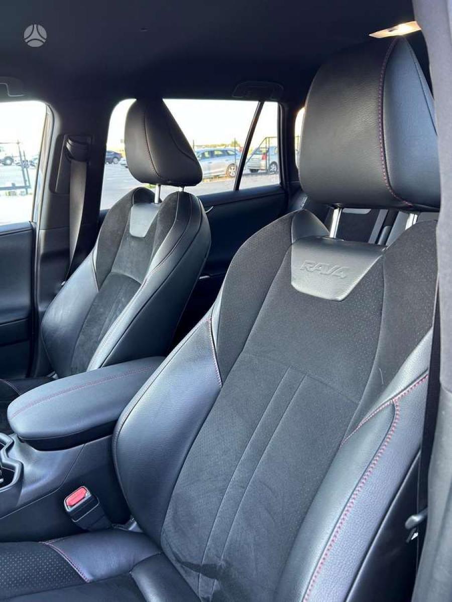 Black Toyota RAV4 2023 in Vilnius, with an engine capacity of 2.49 L and mileage of 115 thousand km for 37800 €, photo 15 on AUTOMOTO.COM.LV