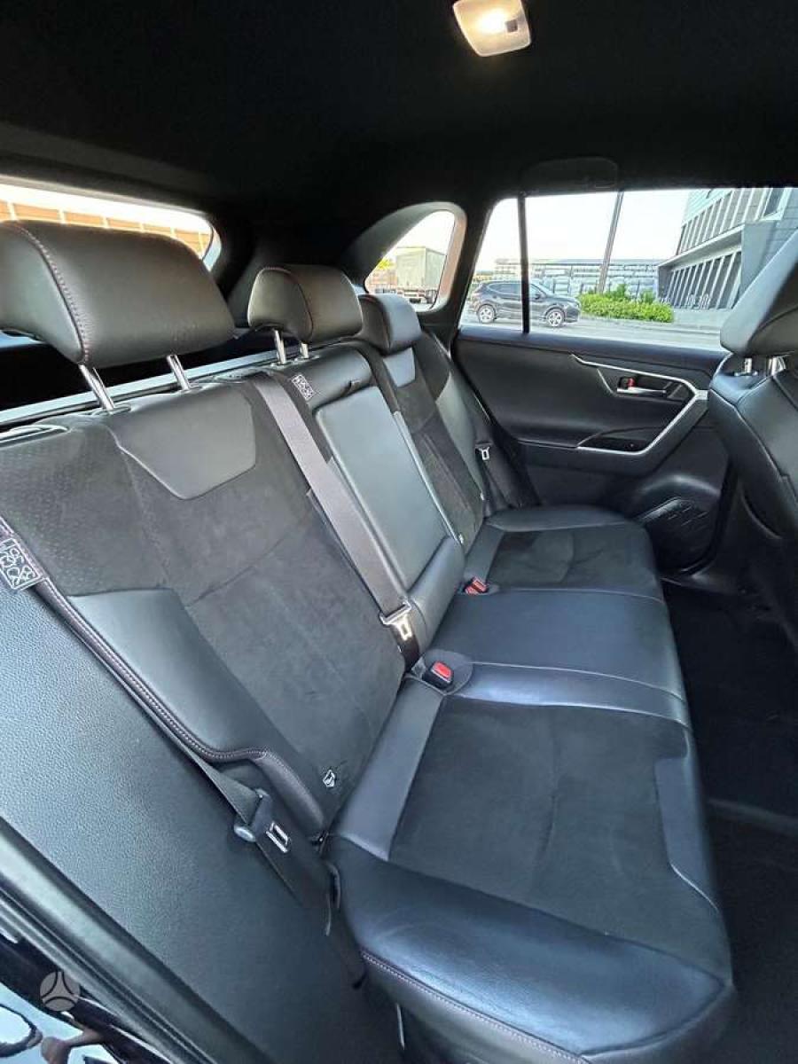 Black Toyota RAV4 2023 in Vilnius, with an engine capacity of 2.49 L and mileage of 115 thousand km for 37800 €, photo 16 on AUTOMOTO.COM.LV