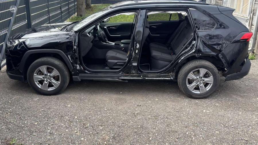 Melns Toyota RAV4 2023 Jonava, ar dzinēja tilpumu 2.49 L un nobraukumu 44 tūkst. km par 16400 €, foto 16 vietnē AUTOMOTO.COM.LV
