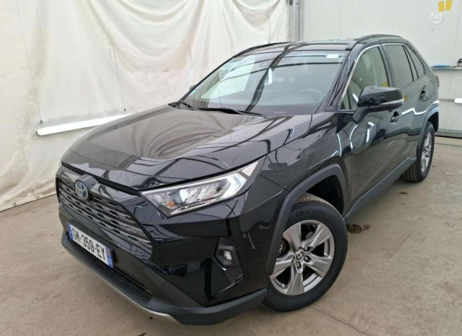 Black Toyota RAV4 2023 in Vilnius, with an engine capacity of 2.49 L and mileage of 177 thousand km for 25990 €, photo 1 on AUTOMOTO.COM.LV