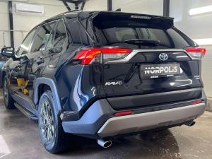 Black Toyota RAV4 2023 in Vilnius, with an engine capacity of 2.49 L and mileage of 295 thousand km for 22748 €, photo 8 on AUTOMOTO.COM.LV