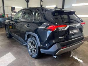 Black Toyota RAV4 2023 in Vilnius, with an engine capacity of 2.49 L and mileage of 295 thousand km for 22748 €, photo 10 on AUTOMOTO.COM.LV