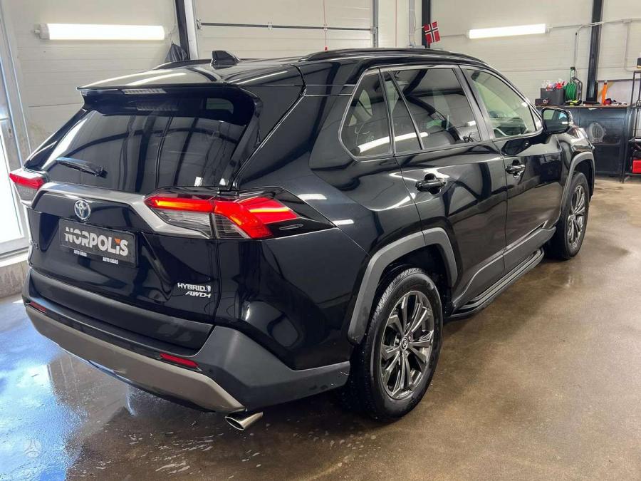 Black Toyota RAV4 2023 in Vilnius, with an engine capacity of 2.49 L and mileage of 295 thousand km for 22748 €, photo 11 on AUTOMOTO.COM.LV