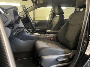 Black Toyota RAV4 2023 in Vilnius, with an engine capacity of 2.49 L and mileage of 295 thousand km for 22748 €, photo 14 on AUTOMOTO.COM.LV