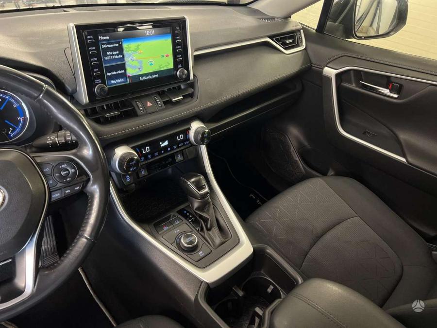 Black Toyota RAV4 2023 in Vilnius, with an engine capacity of 2.49 L and mileage of 295 thousand km for 22748 €, photo 16 on AUTOMOTO.COM.LV