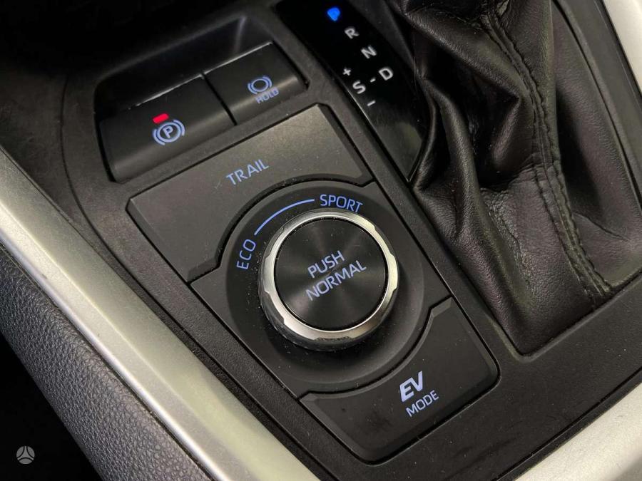 Black Toyota RAV4 2023 in Vilnius, with an engine capacity of 2.49 L and mileage of 295 thousand km for 22748 €, photo 17 on AUTOMOTO.COM.LV