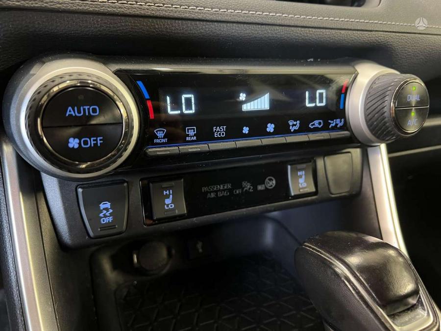 Black Toyota RAV4 2023 in Vilnius, with an engine capacity of 2.49 L and mileage of 295 thousand km for 22748 €, photo 18 on AUTOMOTO.COM.LV