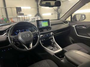 Black Toyota RAV4 2023 in Vilnius, with an engine capacity of 2.49 L and mileage of 295 thousand km for 22748 €, photo 22 on AUTOMOTO.COM.LV