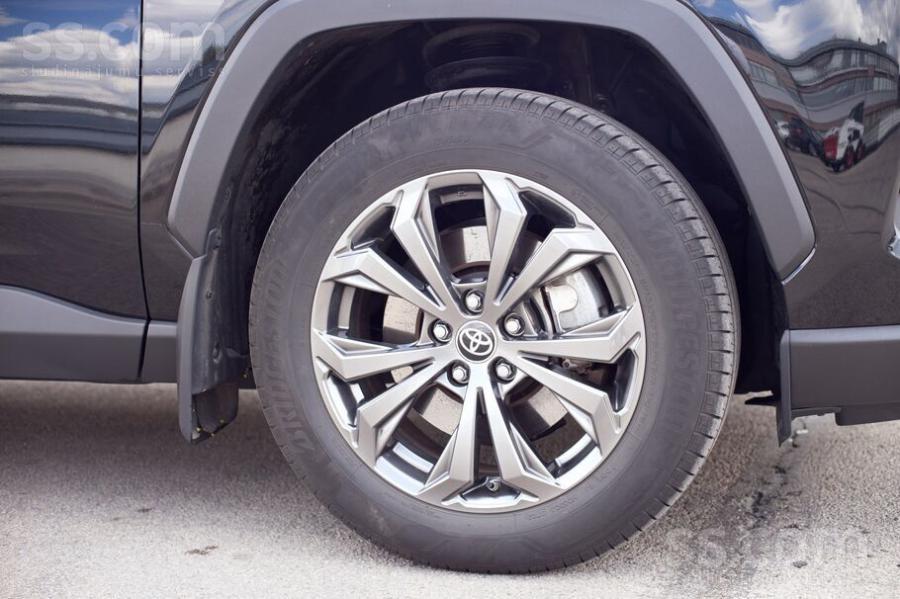 Melns Toyota RAV4 2023 Rīga, ar dzinēja tilpumu 2.50 L un nobraukumu 37 tūkst. km par 29800 €, foto 5 vietnē AUTOMOTO.COM.LV