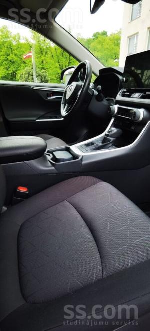 Melns Toyota RAV4 2023 Rīga, ar dzinēja tilpumu 2.50 L un nobraukumu 37 tūkst. km par 29800 €, foto 8 vietnē AUTOMOTO.COM.LV