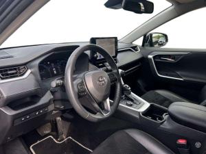 Melns Toyota RAV4 2023 Klaipėda, ar dzinēja tilpumu 2.49 L un nobraukumu 65 tūkst. km par 36500 €, foto 12 vietnē AUTOMOTO.COM.LV