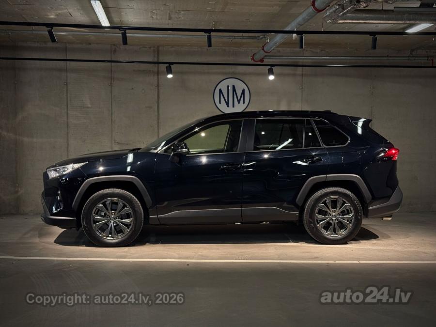 Black Toyota RAV4 2023 in Tallinn, with an engine capacity of 2.50 L and mileage of 49 thousand km for 31990 €, photo 5 on AUTOMOTO.COM.LV