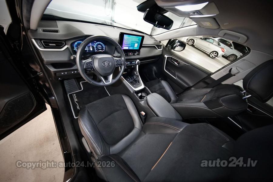 Black Toyota RAV4 2023 in Tallinn, with an engine capacity of 2.50 L and mileage of 49 thousand km for 31990 €, photo 11 on AUTOMOTO.COM.LV