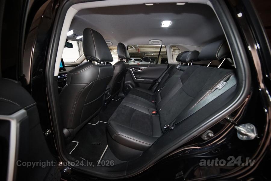 Black Toyota RAV4 2023 in Tallinn, with an engine capacity of 2.50 L and mileage of 49 thousand km for 31990 €, photo 13 on AUTOMOTO.COM.LV