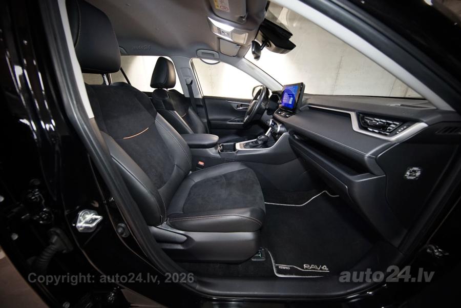 Black Toyota RAV4 2023 in Tallinn, with an engine capacity of 2.50 L and mileage of 49 thousand km for 31990 €, photo 14 on AUTOMOTO.COM.LV