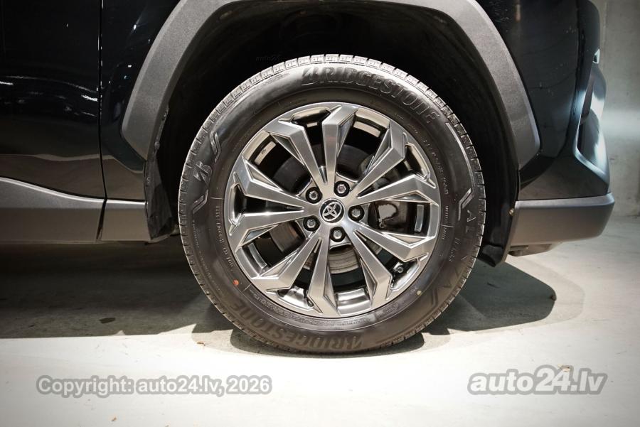 Black Toyota RAV4 2023 in Tallinn, with an engine capacity of 2.50 L and mileage of 49 thousand km for 31990 €, photo 23 on AUTOMOTO.COM.LV