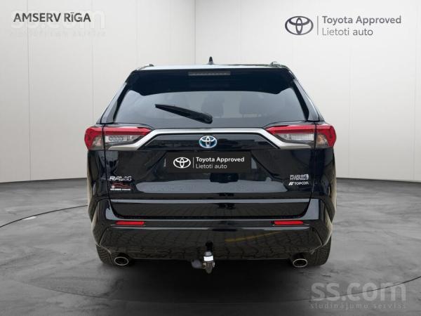 Black Toyota RAV4 2023 in Riga, with an engine capacity of 2.50 L and mileage of 153 thousand km for 33500 €, photo 7 on AUTOMOTO.COM.LV