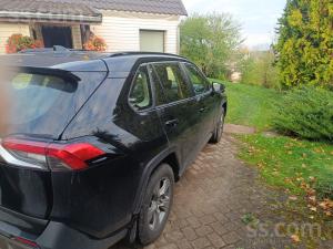 Black Toyota RAV4 2023 in Rezekne, with an engine capacity of 2.00 L and mileage of 71 thousand km for 27000 €, photo 4 on AUTOMOTO.COM.LV