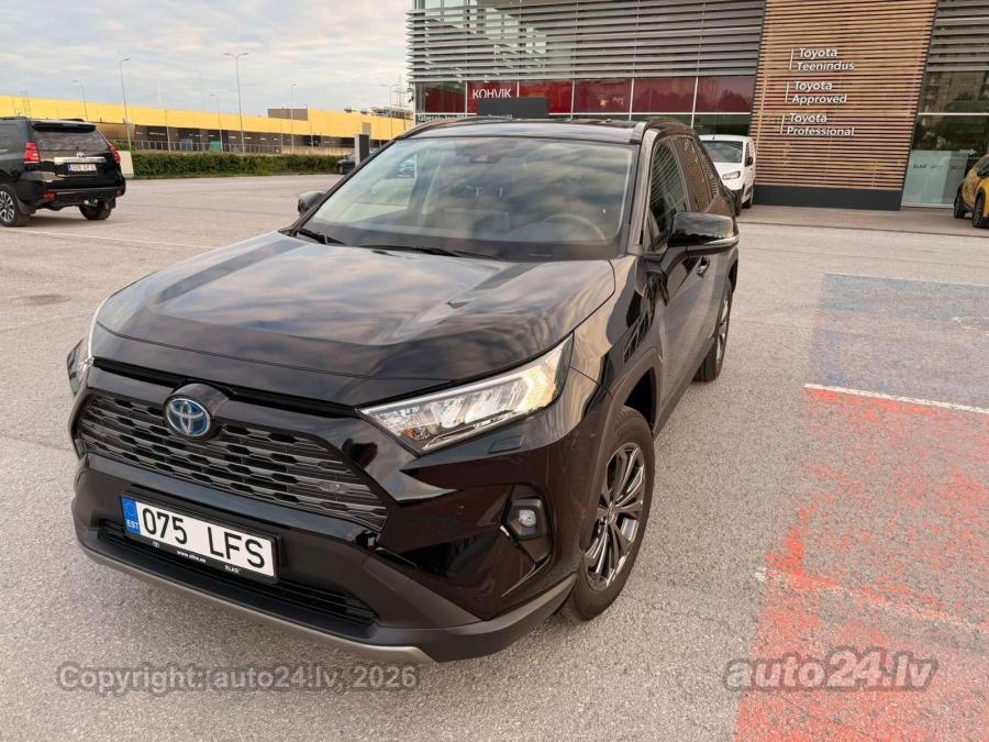 Черный Тойота РАВ 4 2024 в Таллин, объемом двигателя 2.50 л и пробегом 37 тыс. км за 35990 €, фото 1 на AUTOMOTO.COM.LV