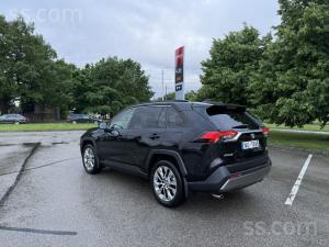 Черный Тойота РАВ 4 2024 в Рига, объемом двигателя 2.50 л и пробегом 19 тыс. км за 44000 €, фото 3 на AUTOMOTO.COM.LV
