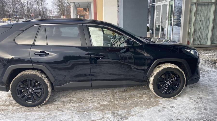 Melns Toyota RAV4 2024 Rīga, ar dzinēja tilpumu 2.50 L un nobraukumu 69 tūkst. km par 34750 €, foto 1 vietnē AUTOMOTO.COM.LV