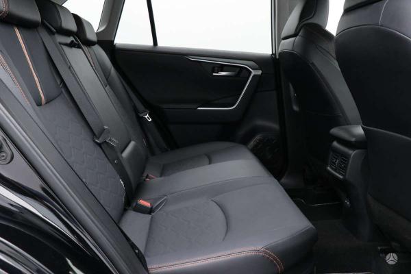 Black Toyota RAV4 2024 in Vilnius, with an engine capacity of 2.49 L and mileage of 37 thousand km for 40900 €, photo 10 on AUTOMOTO.COM.LV