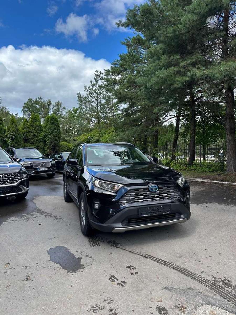 Black Toyota RAV4 2024 in Vilnius, with an engine capacity of 2.49 L and mileage of 220 thousand km for 24299 €, photo 4 on AUTOMOTO.COM.LV