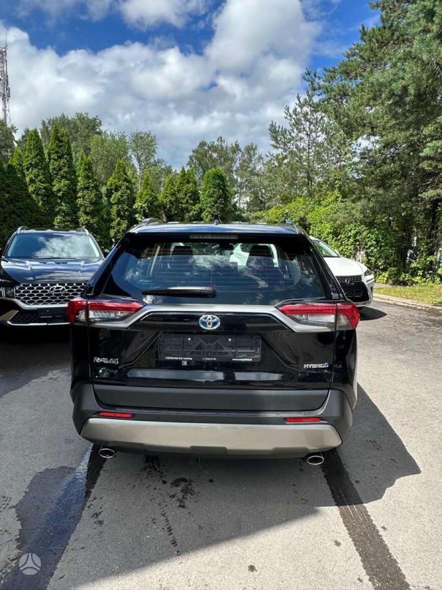 Black Toyota RAV4 2024 in Vilnius, with an engine capacity of 2.49 L and mileage of 220 thousand km for 24299 €, photo 7 on AUTOMOTO.COM.LV