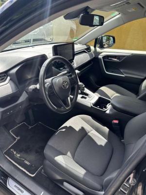 Black Toyota RAV4 2024 in Vilnius, with an engine capacity of 2.49 L and mileage of 220 thousand km for 24299 €, photo 8 on AUTOMOTO.COM.LV
