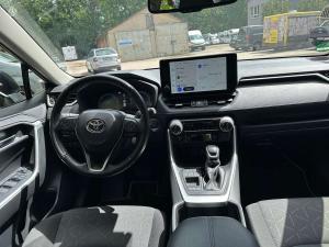 Black Toyota RAV4 2024 in Vilnius, with an engine capacity of 2.49 L and mileage of 220 thousand km for 24299 €, photo 9 on AUTOMOTO.COM.LV