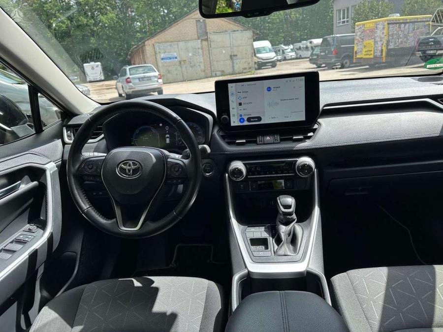 Black Toyota RAV4 2024 in Vilnius, with an engine capacity of 2.49 L and mileage of 220 thousand km for 24299 €, photo 9 on AUTOMOTO.COM.LV