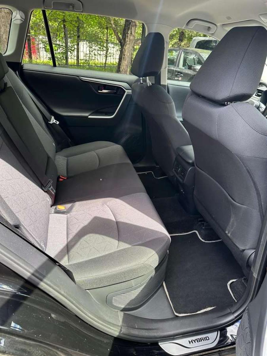 Black Toyota RAV4 2024 in Vilnius, with an engine capacity of 2.49 L and mileage of 220 thousand km for 24299 €, photo 14 on AUTOMOTO.COM.LV